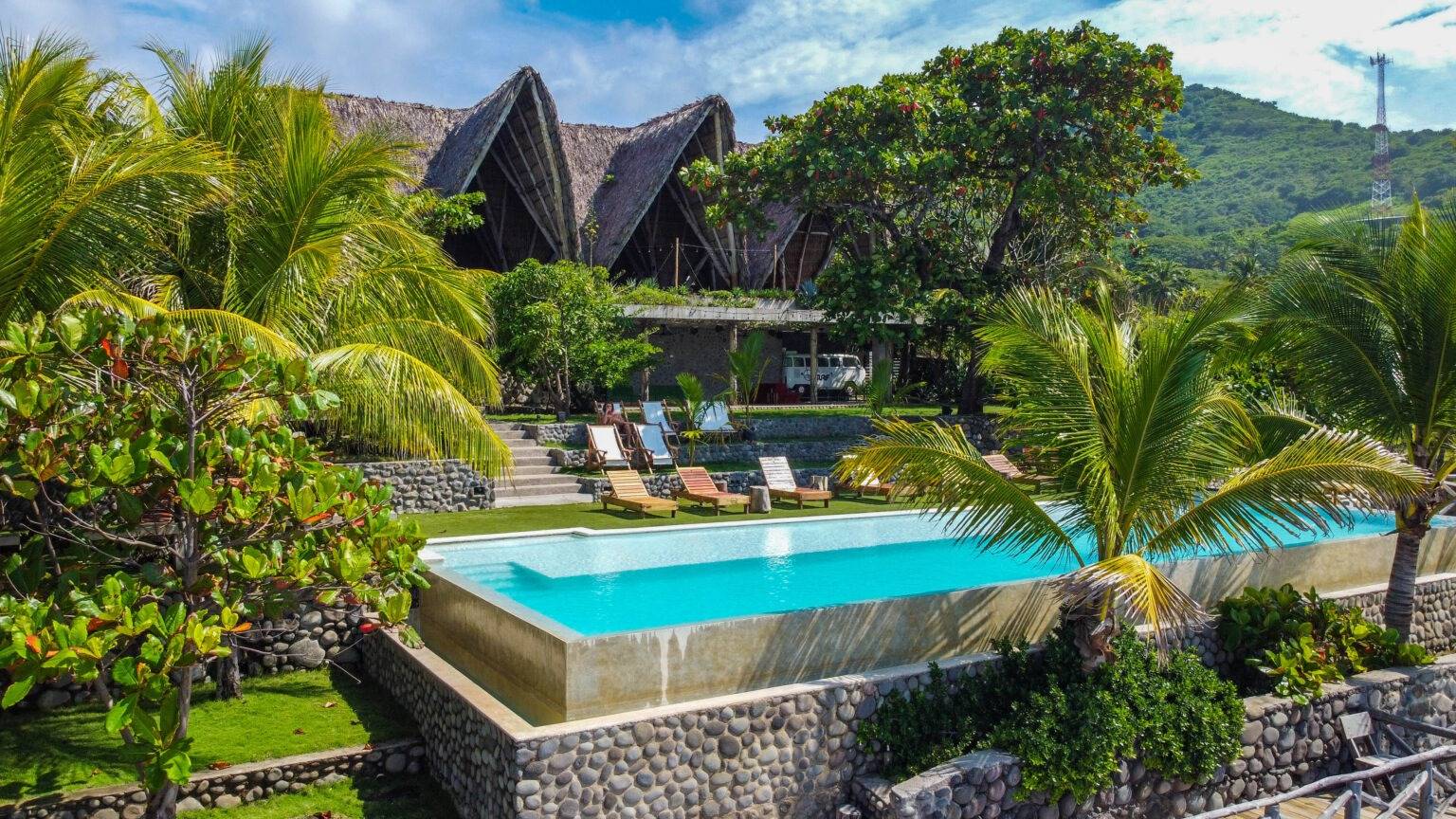 Puro Surf Hotel and Academy program