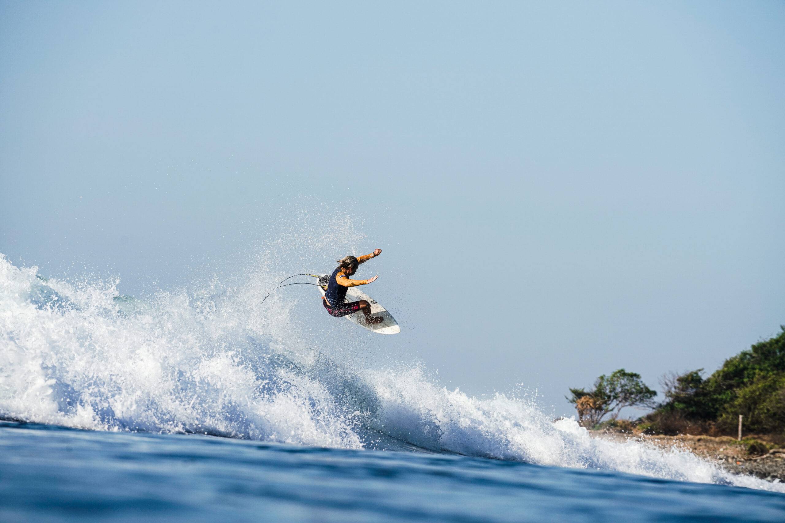 Puro Surf Hotel and Academy program